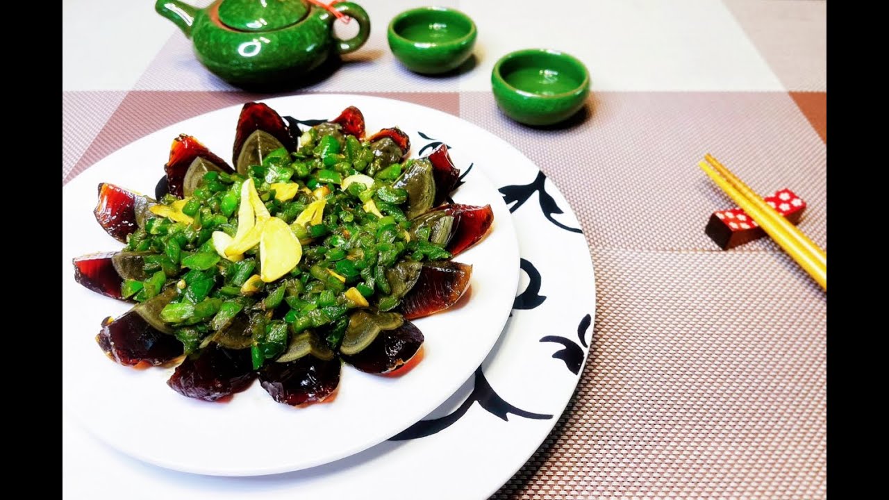 青椒皮蛋Classic Hunan Dish：Stir-Fried Chillies with Century Eggs - YouTube