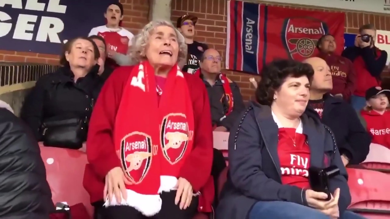 If you like ladies football clap your hands - YouTube