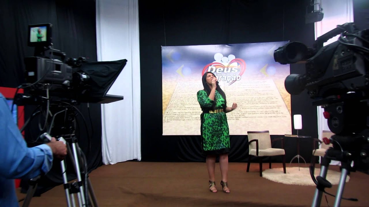 MÍRIA MICAL - SOBRE AS ÁGUAS - YouTube