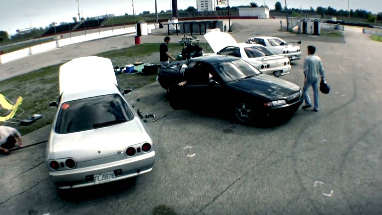 A Day at the track with the Skyline Crew and one crazy AE86 - YouTube