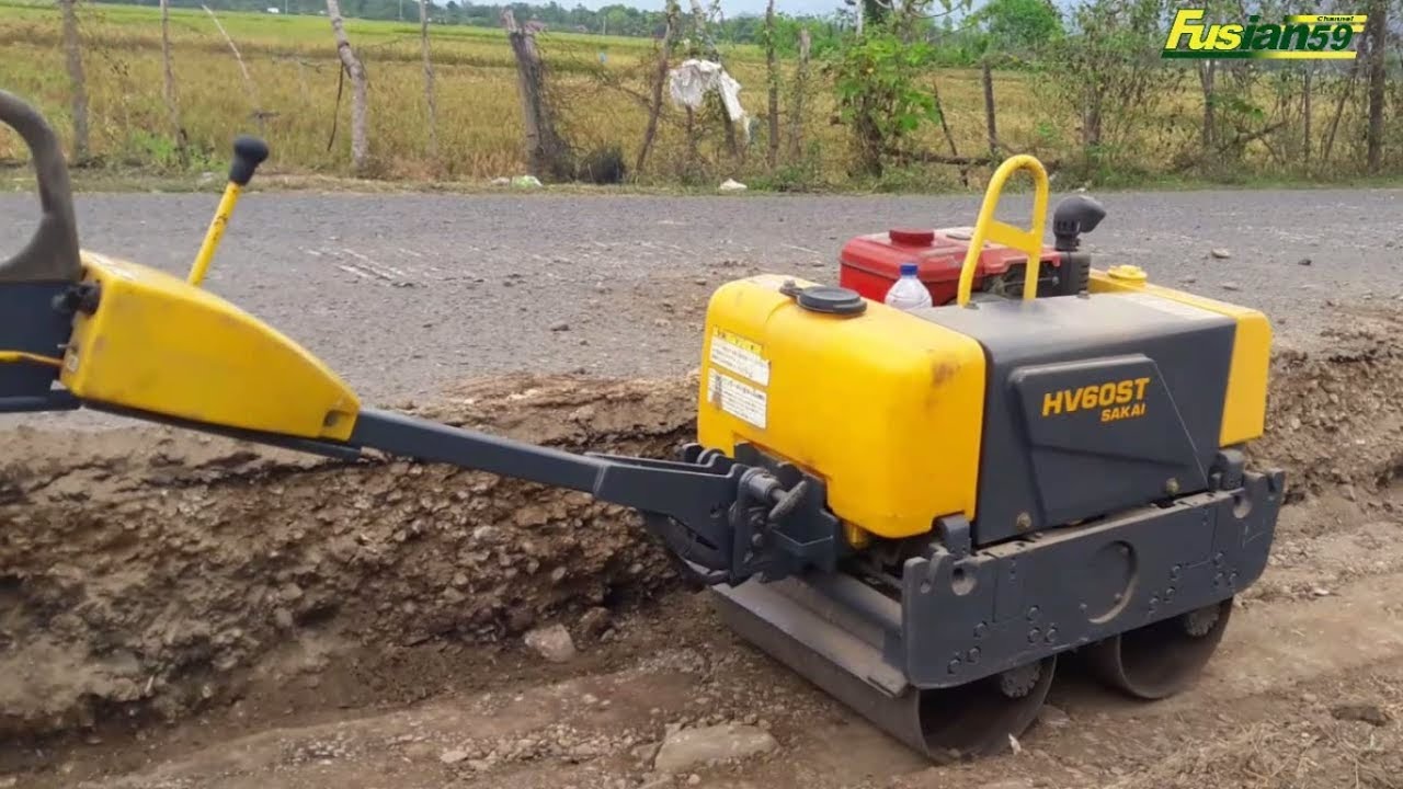Baby Roller Sakai HV60ST Baby Roller Do Subbase Compaction - YouTube