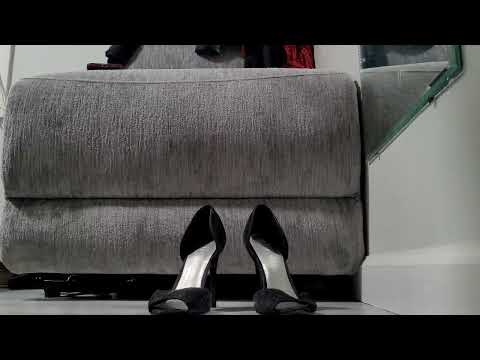 S6E1 ASMR TRYING ON MY BLACK HEEL WITH SOCKS