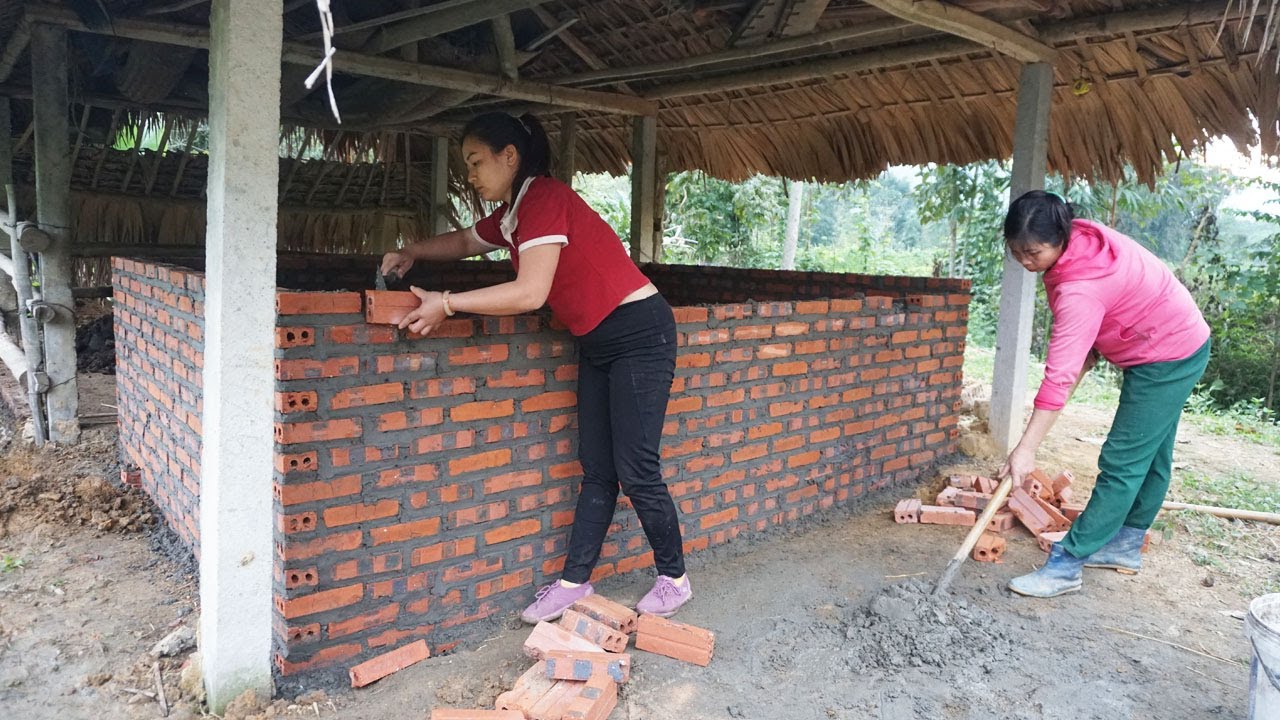 The process of building a pig barn from bricks and cement - Build walls ...