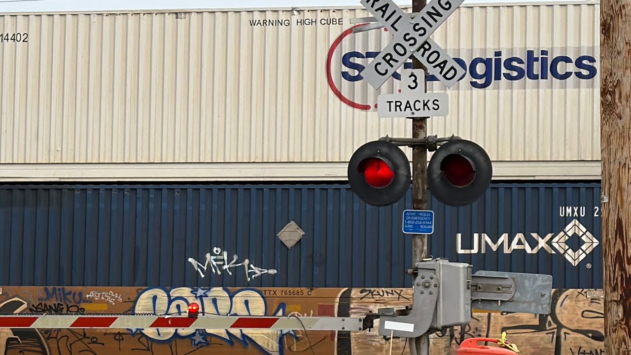Rusty Magoun Ave Railroad Crossing in East Chicago IN. CSX 923 leading ...