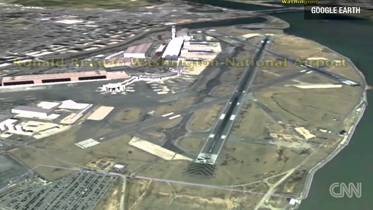 Passenger planes nearly collide midair - YouTube