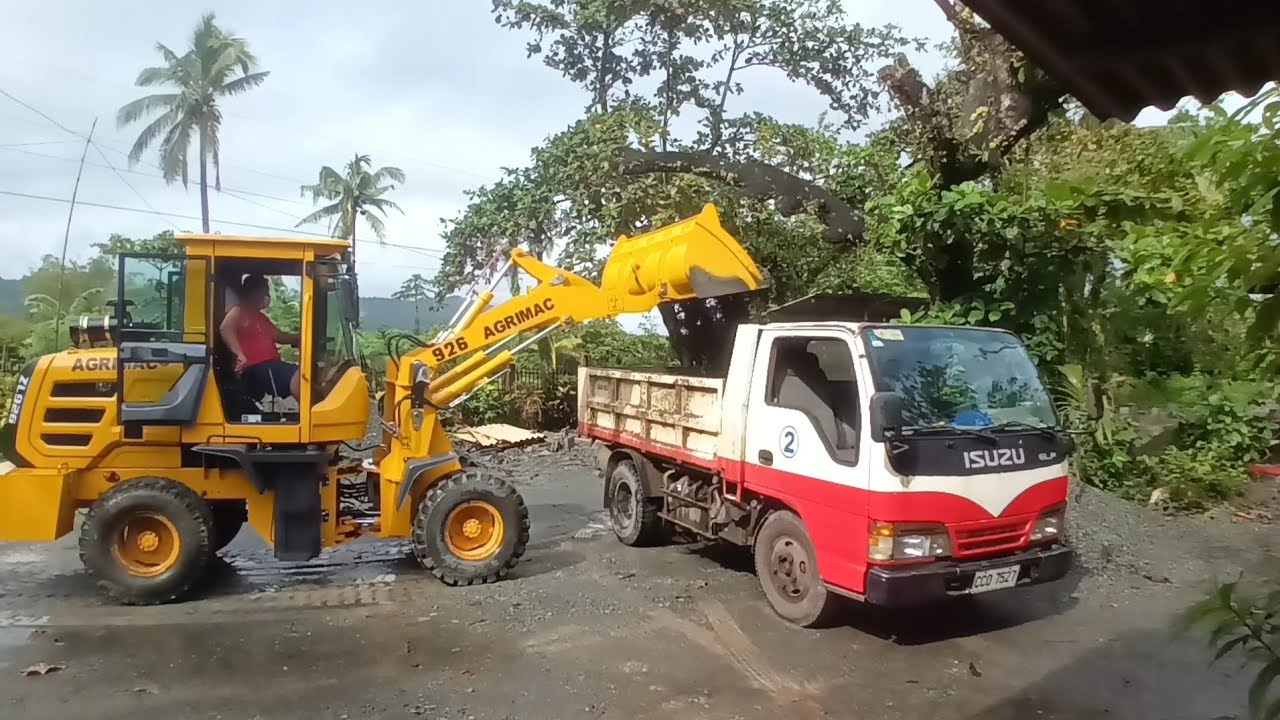China-made Agrimac 926 Payloader loading Sand & Gravel to Japan Surplus ...