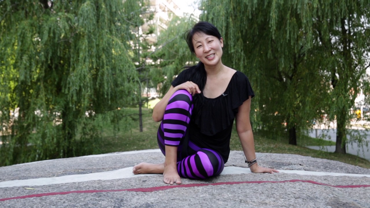 Yoga Moves: Sculpt your bum with Pin-Up pose - YouTube