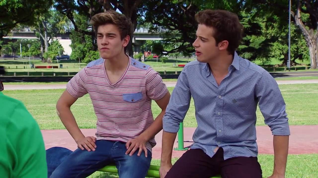 Simón y Matteo discuten por Luna - Soy Luna - (Cap:64) - YouTube