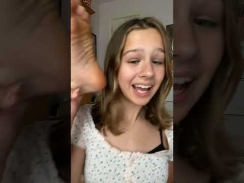 she put her foot in my face😢