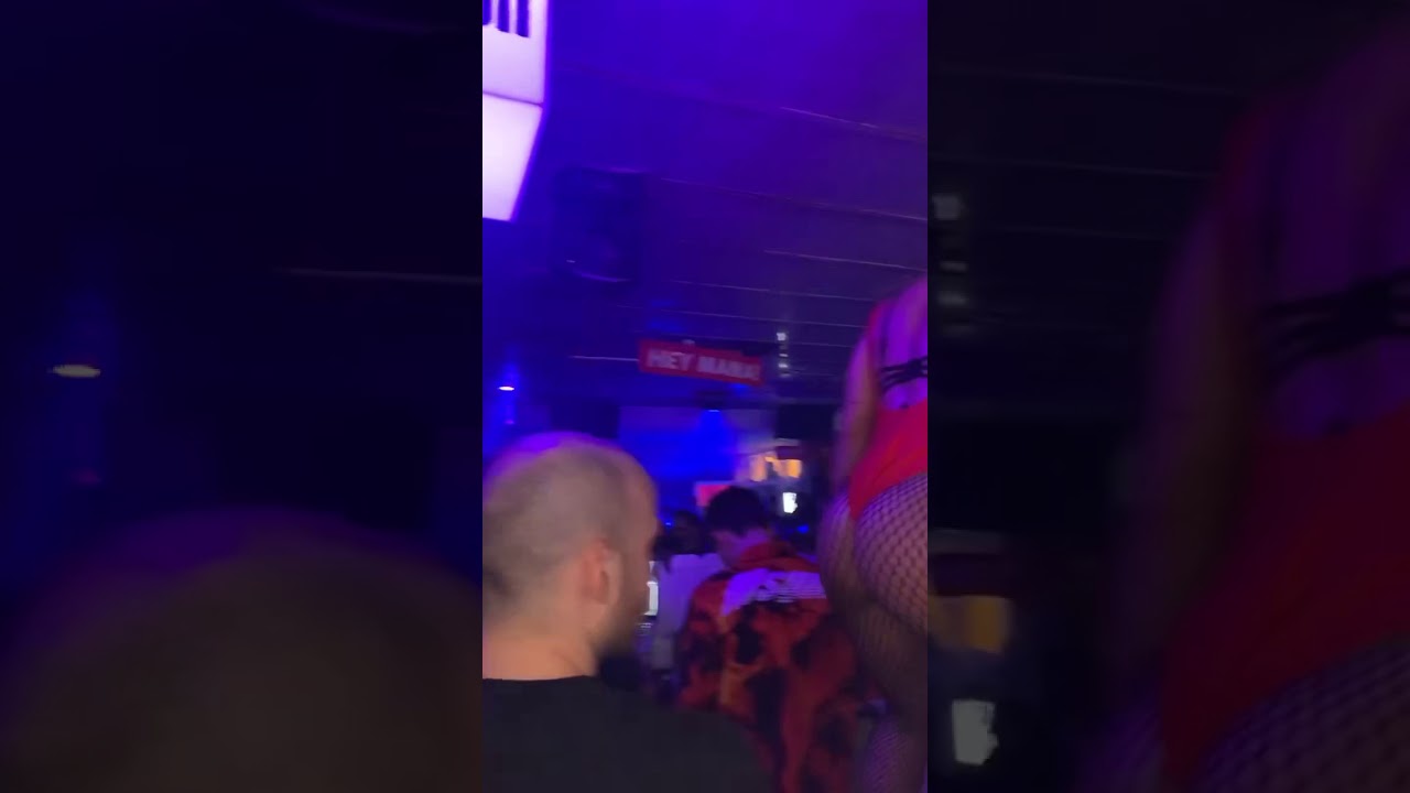 Sexy cubiste in discoteca 😈 - YouTube