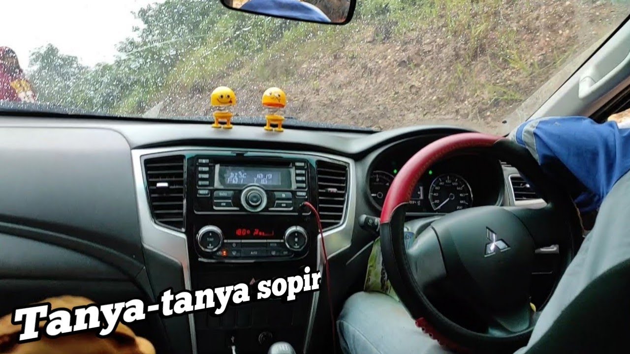 Mobil STRADA triton 4x4 TERBARU nunggu bantuan - YouTube