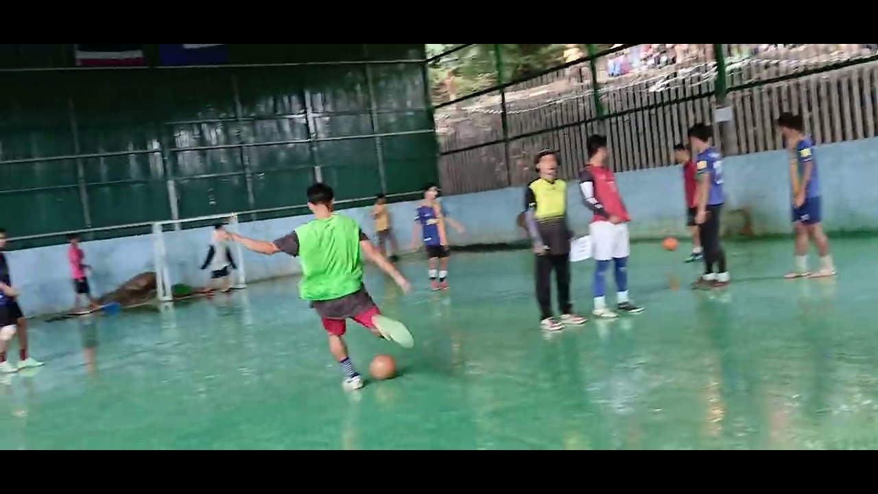 Blue vs Freestyle Futsal - YouTube