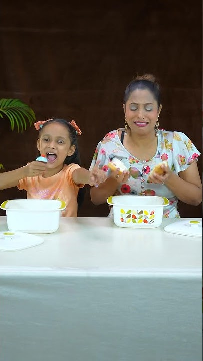 Burger Main Mirchi 😂 | Maa vs Beti - Part 9 | Shruti Shorts | #comedyshorts #comedy #maa - YouTube