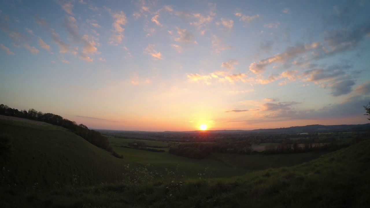 Time-lapse over Pewsey from Milton Lilbourne hill - YouTube
