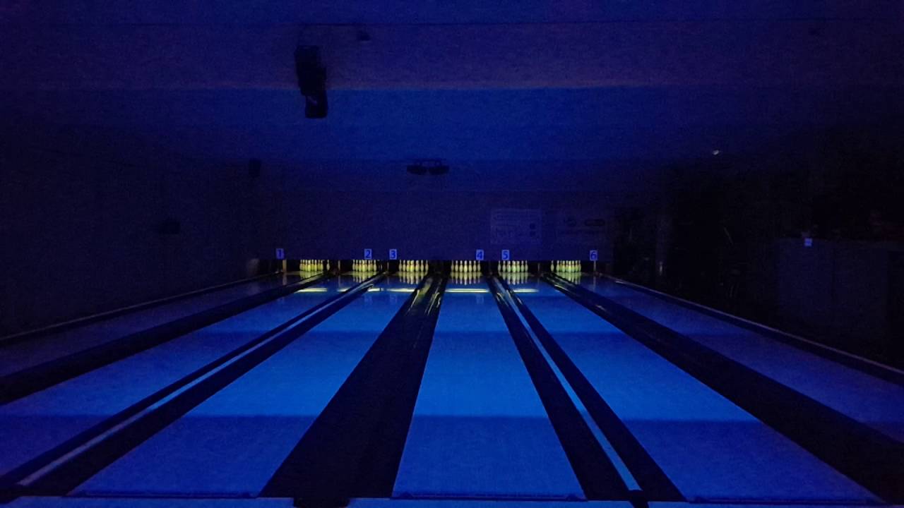 Bowling Pindeck LED strips DMX - YouTube