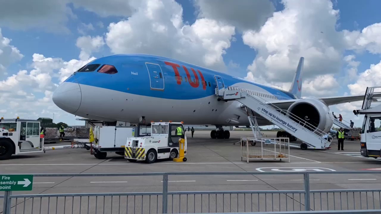 Onboard B787-8 TUI Airways (G-TUIF) “NEIL” Takeoff from East Midlands ...