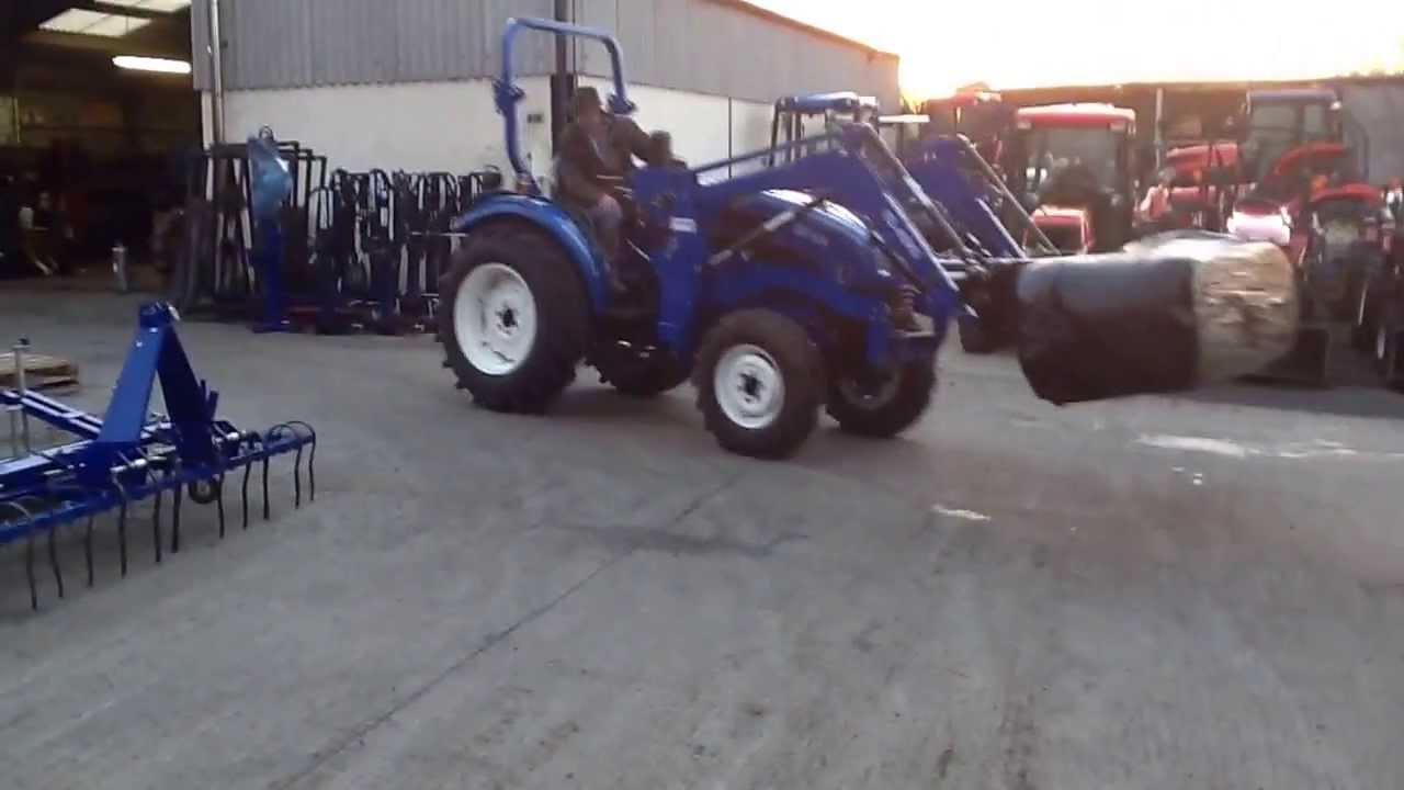 40hp Landlegend Tractor turning in tight places with 4 string bale ...