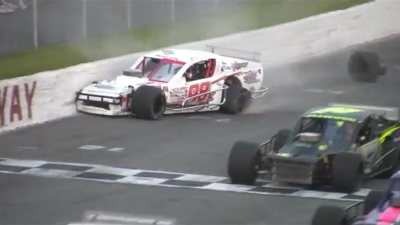 Riverhead Raceway Modified Crashes - YouTube