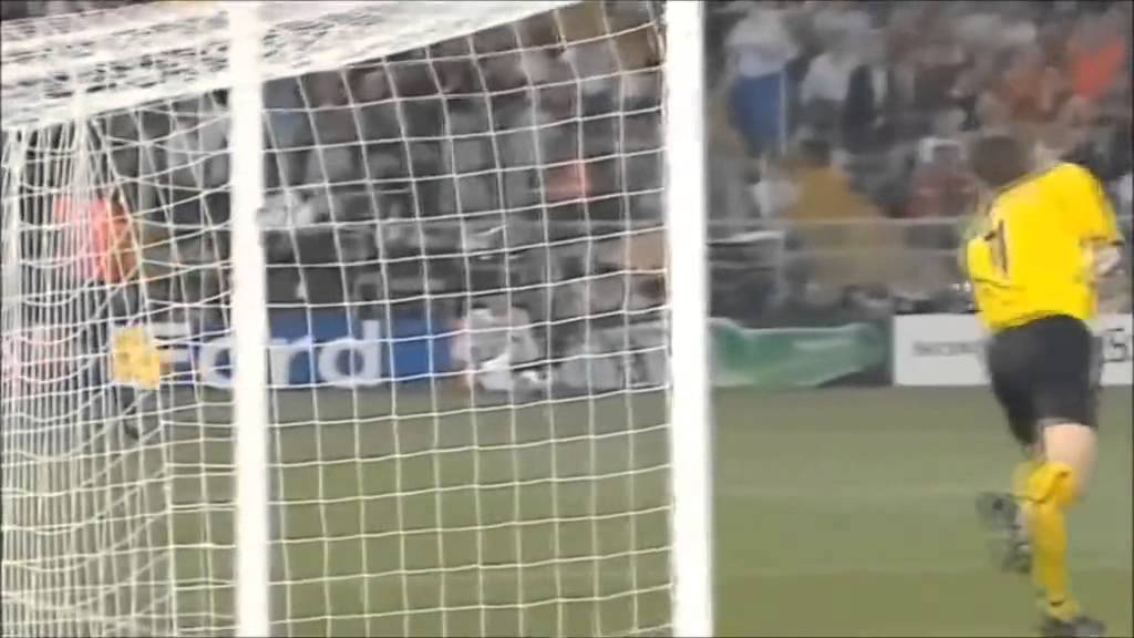 6 years ago, Lionel Messi scored this incredible header vs Man United ...