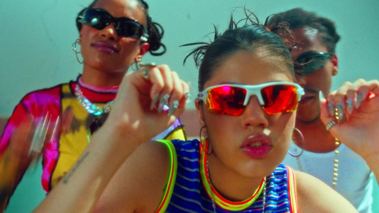 MARI - MALANDRA (Official Video) - YouTube