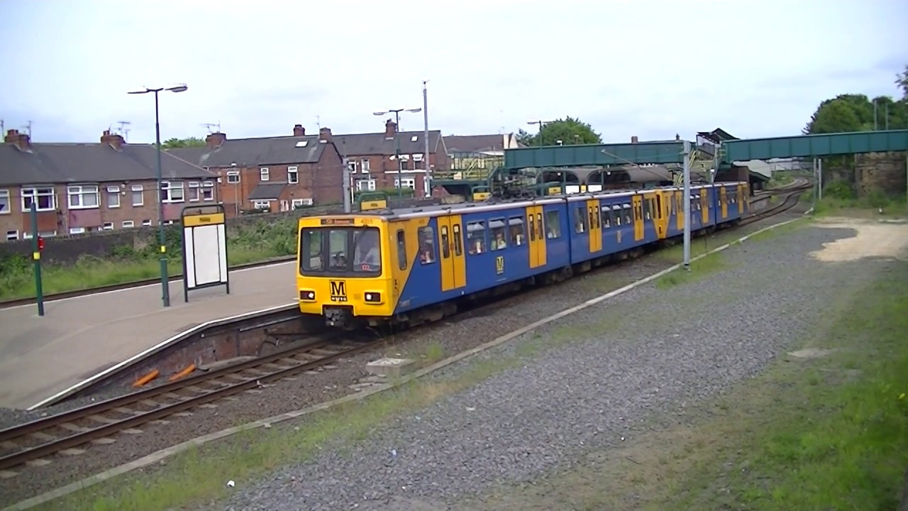 Tyne and Wear Metro - Metrocars 4035 and 4047 at Felling - YouTube