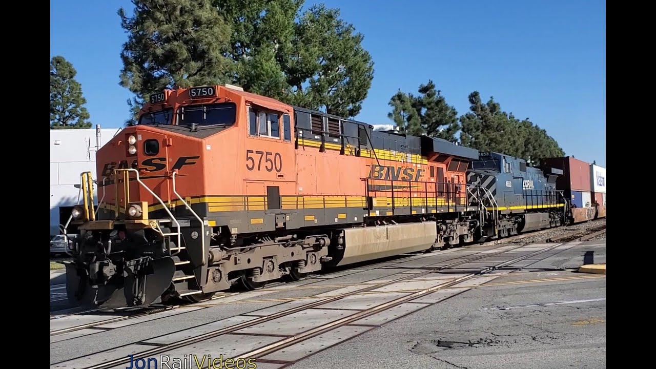 2/5/21 Amtrak 777, Metrolink 684 and BNSF QNWHLAC with BCOL 4653/BNSF ...
