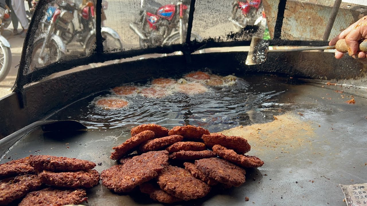 Chapli Kabab street food of Pakistan| Famous Food Peshawar| Giant kabab ...