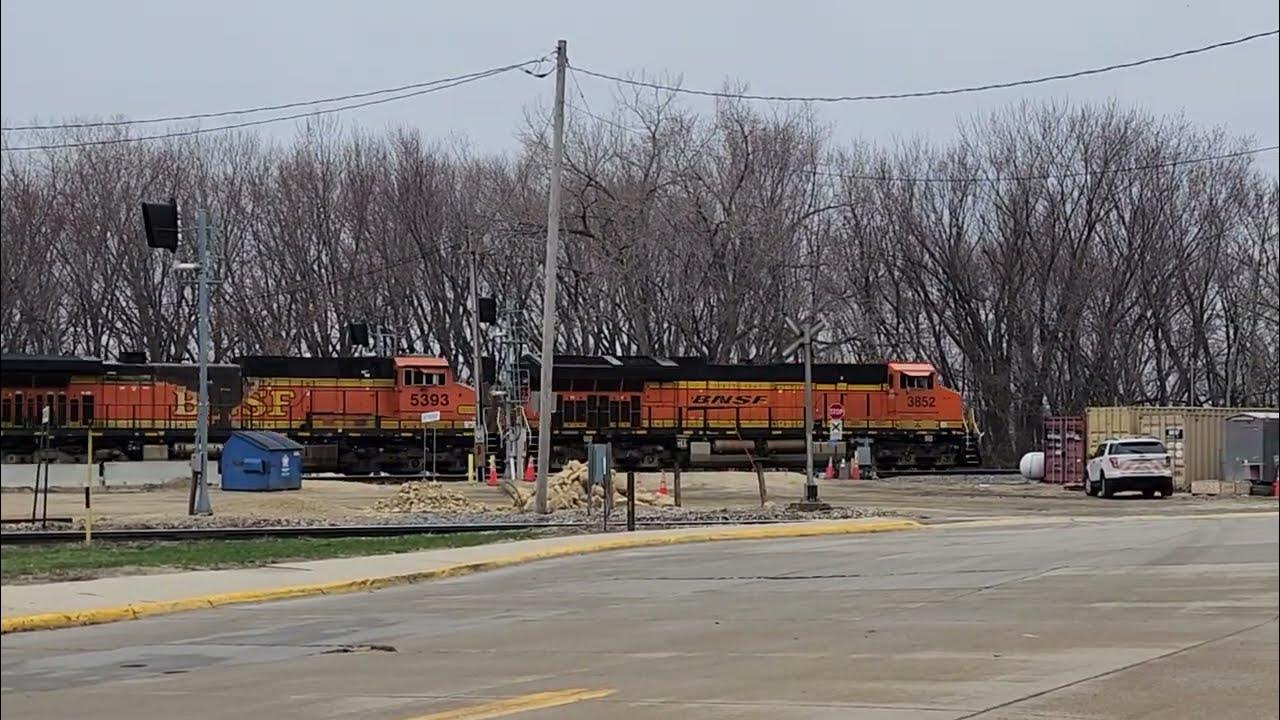 BNSF 3852, BNSF 5393, BNSF 7276 - YouTube