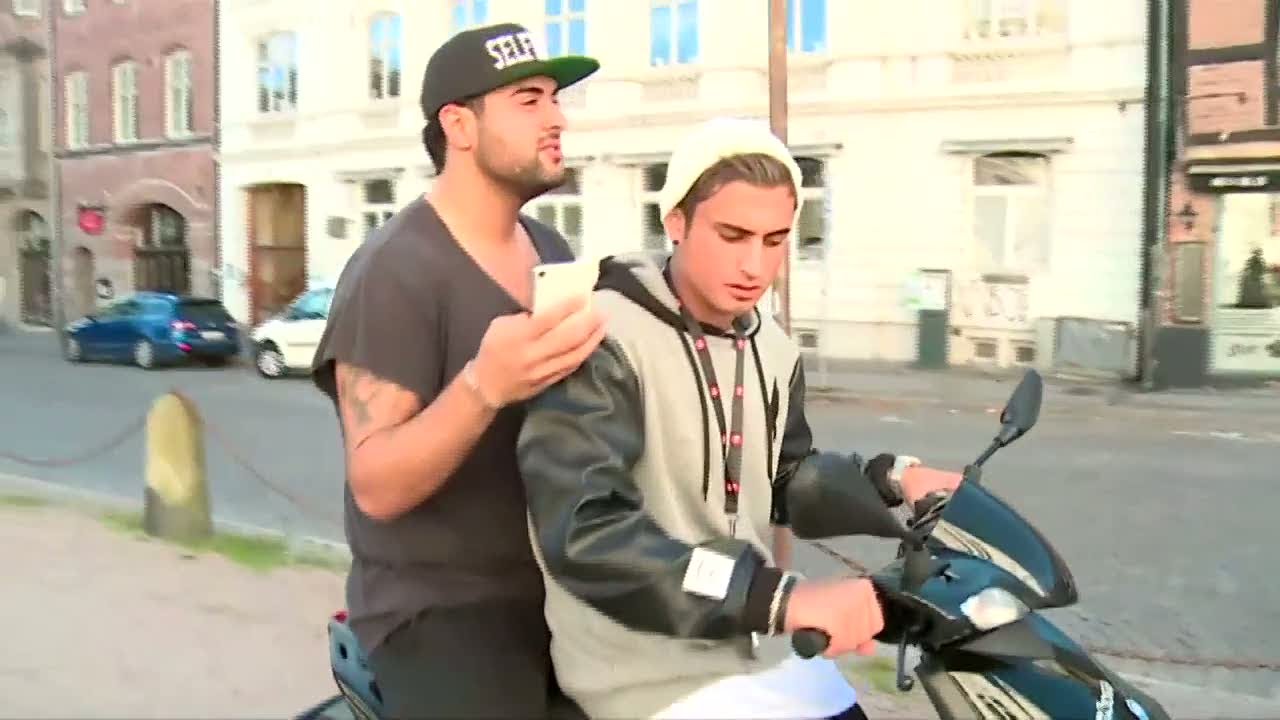 Samir och Simon haffar en moppe - Spring! (TV4) - YouTube