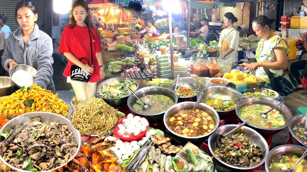 Fantastic Tour! Cambodian STREET FOOD at Toul Tumpong Market - Soup ...