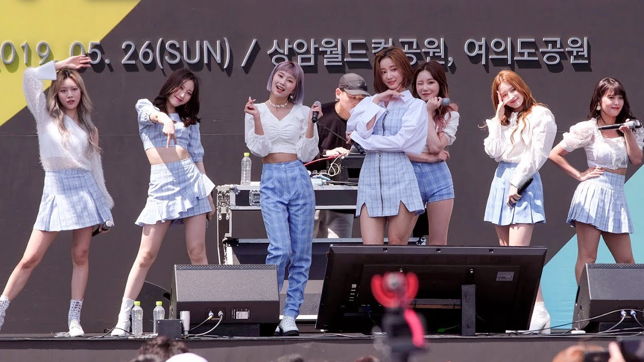 [4K] 190526 모모랜드MOMOLAND- 암쏘핫( I'M SO HOT) 직캠 @ 벤츠 기브앤레이스 - YouTube