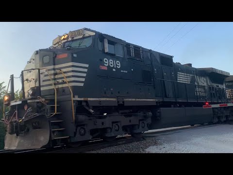 NS 9819 leads Intermodal QNYCLAC on 8/1/22 - YouTube