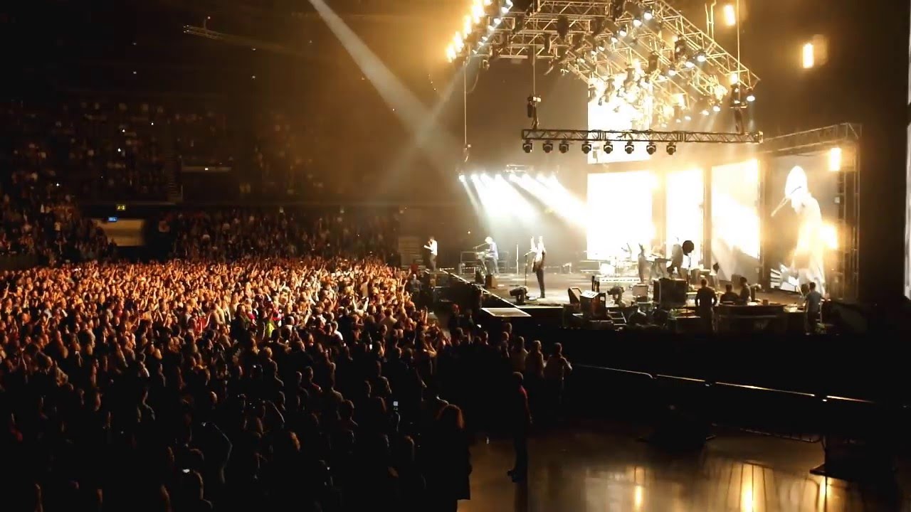 Aha take on me, Cast in steel tour Oslo 2016 - YouTube