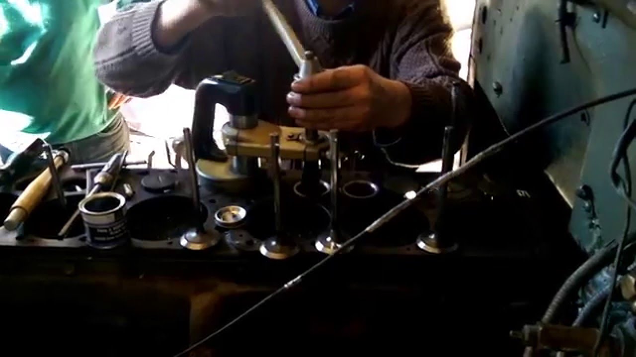 Réalésage d'un siège de soupape Moteur Hercules RXC - YouTube