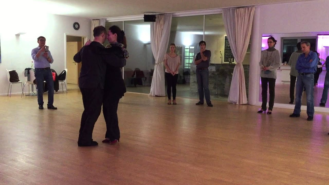 Tango Argentino sandwich in close embrace - YouTube
