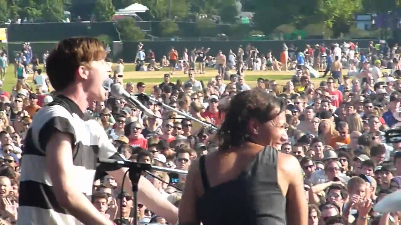 matt and kim @ lolla '10 - lessons learned (side stage) - YouTube