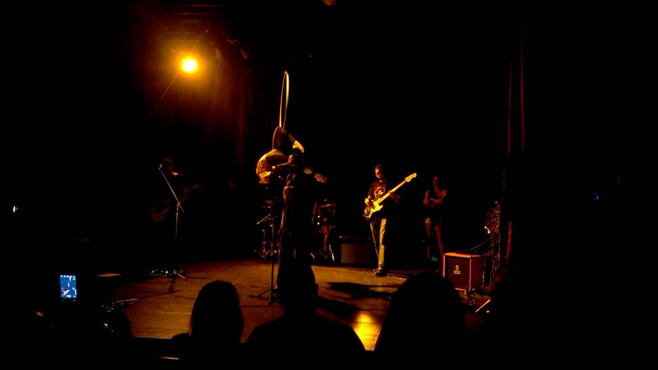 Aerial hoop | Lira + Banda Evolução da Espécie | Circus arts - YouTube