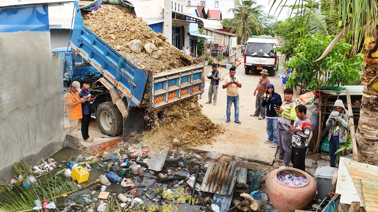 Start A New Project To Pour Rocks And Soil To Remove Garbage Into Dirty ...