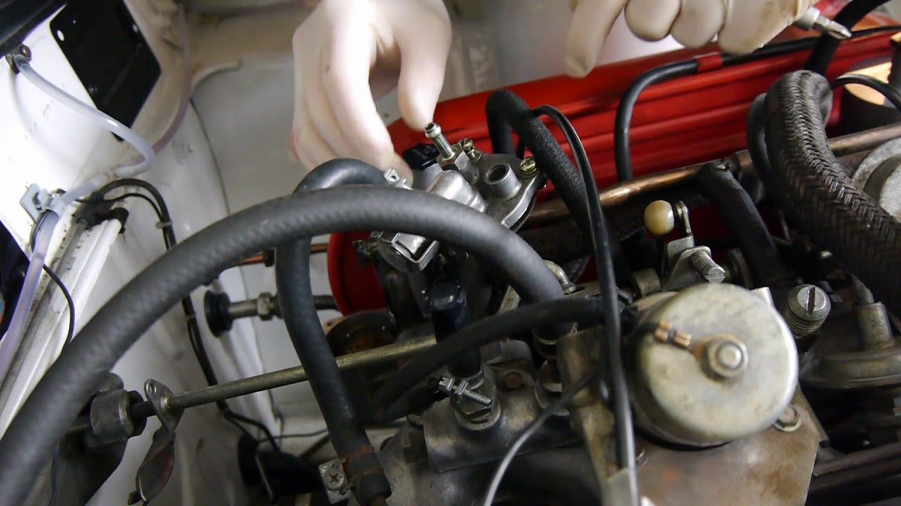 Nissan Skyline 2000GT-X -Changing of carb float - HJG38W carb - L20A ...