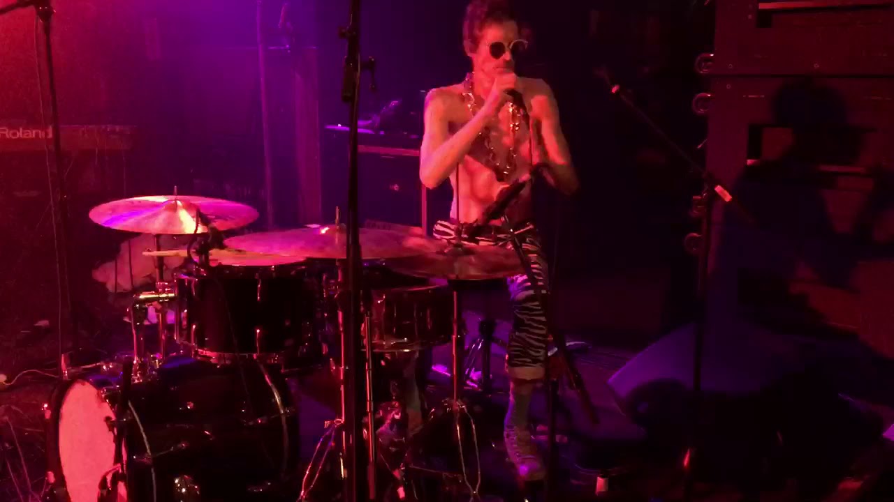 Louis Cole Short Song - London 13/11/17 - YouTube