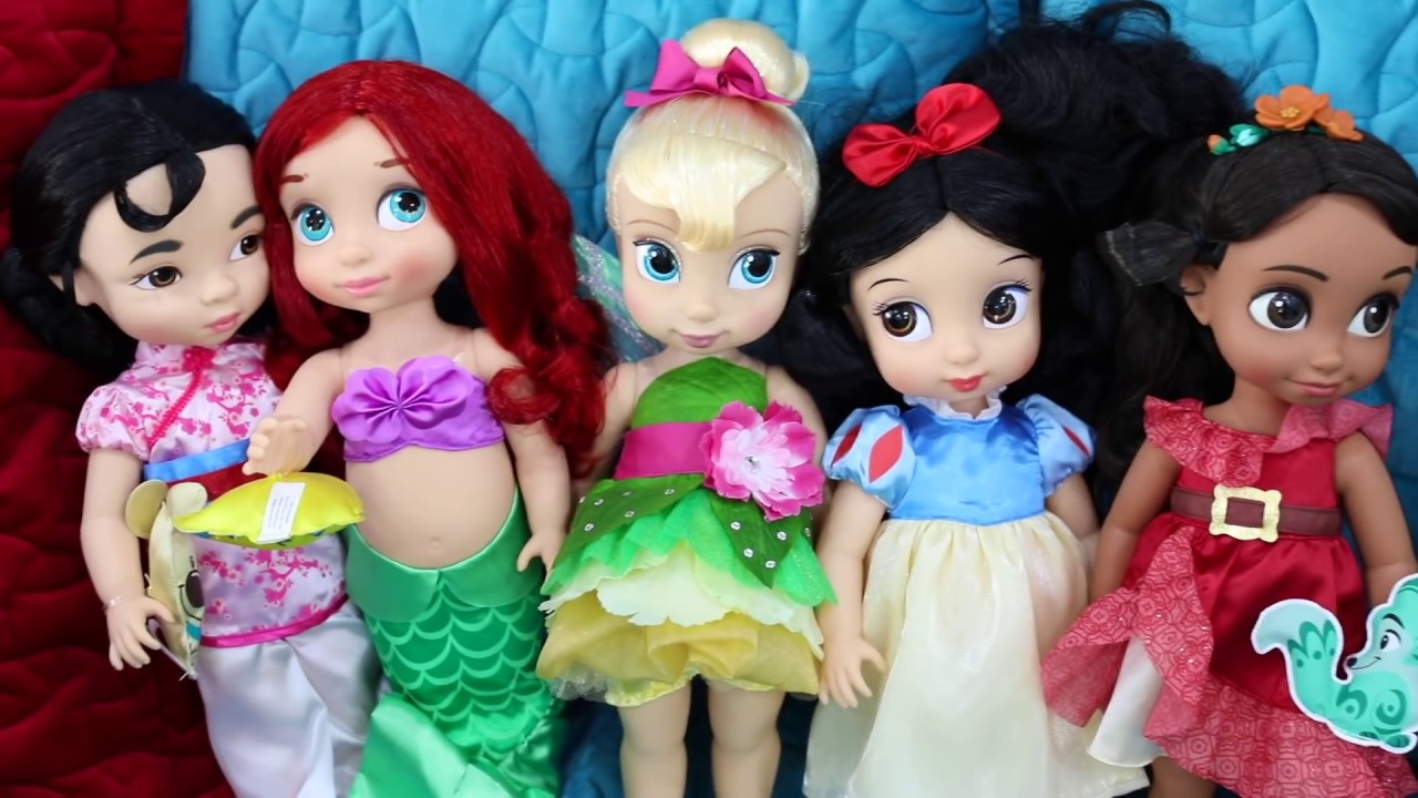 Emily Buying Princesse Dolls - Toy Store - YouTube