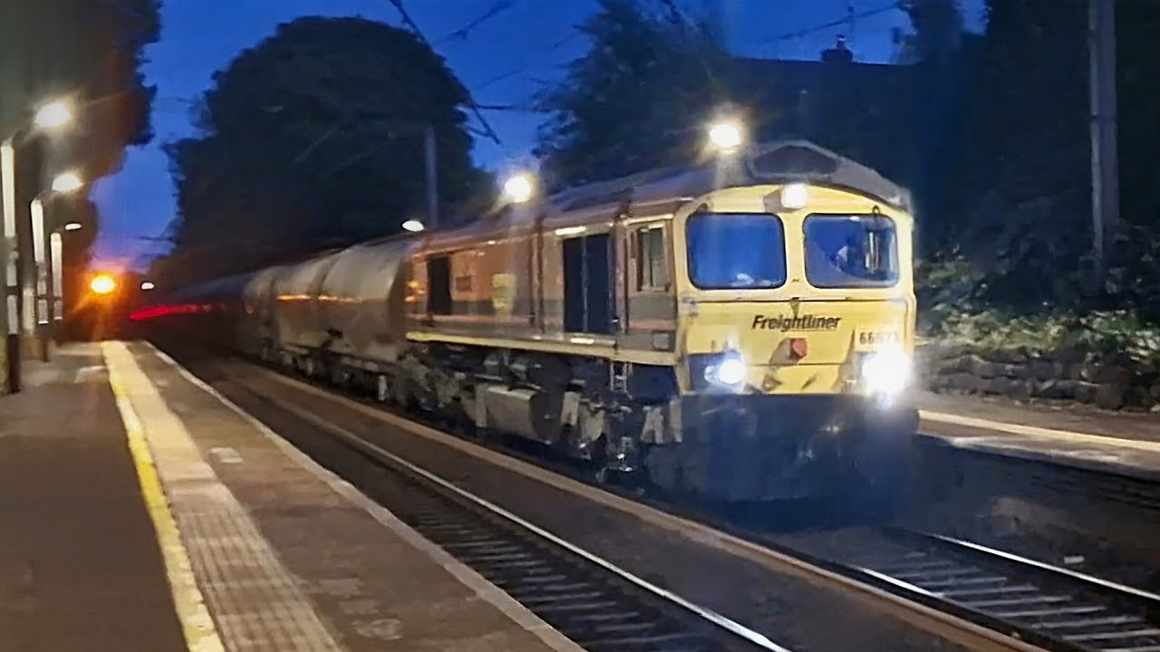 Colas Test Train 'Through The Jungle' ++ Diverted Hope Cement tanks ...