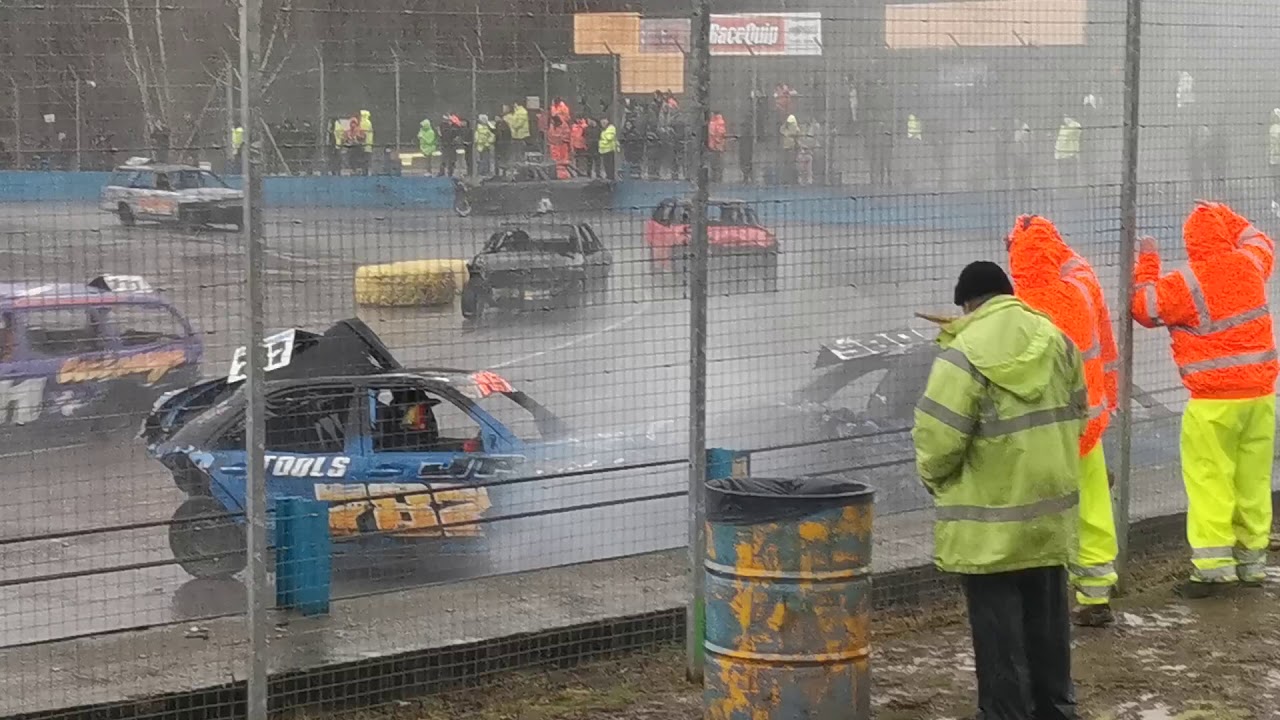 BWS Aldershot Final race of the day Banger Racing - YouTube