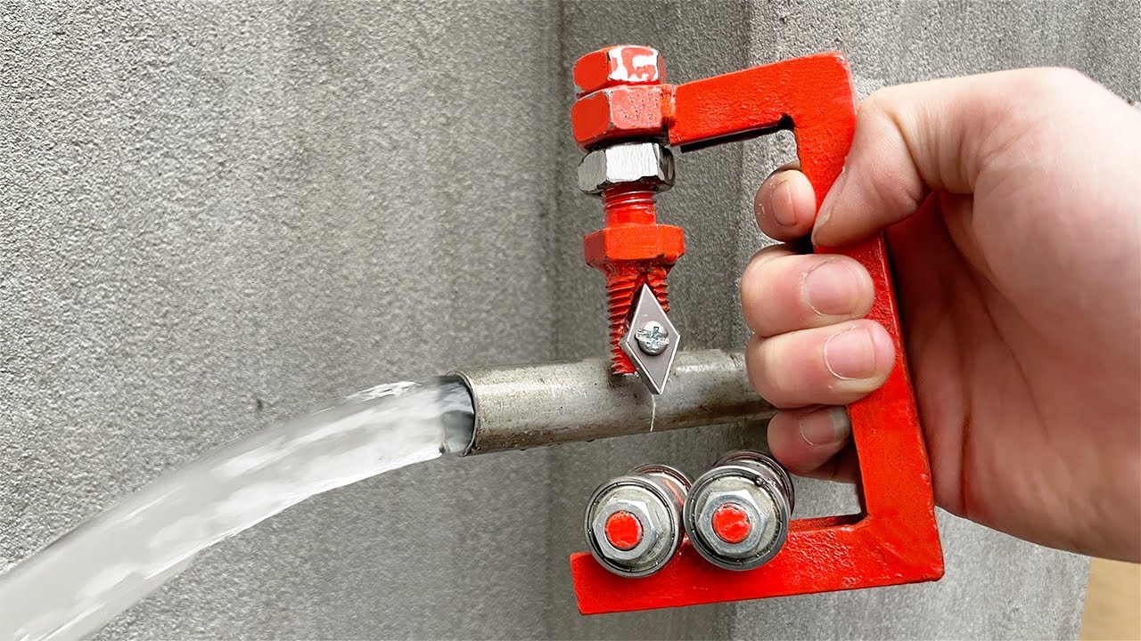 Clever invention of Clever Handyman ! Simple iron pipe cutting tool of ...