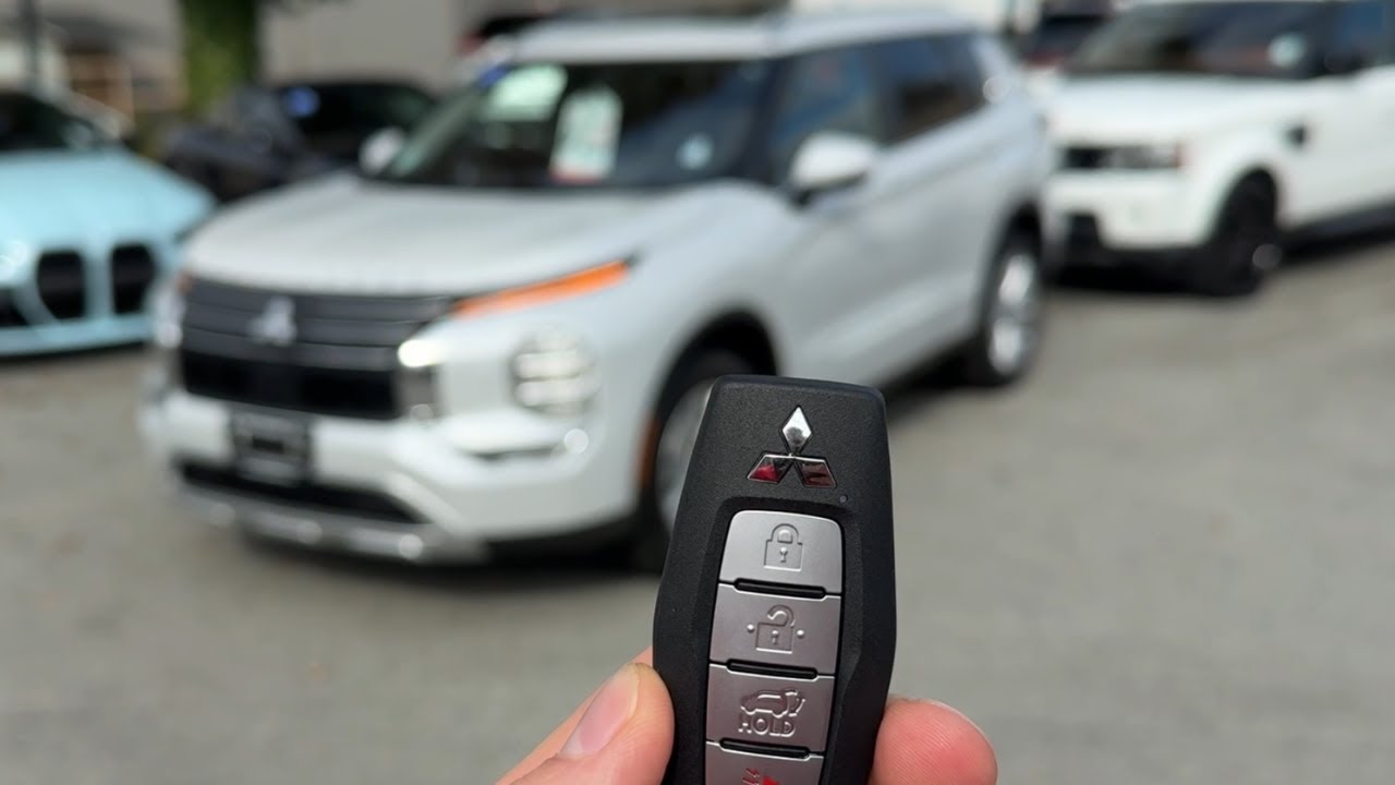 Fantastic value - 2024 Mitsubishi Outlander LE - White Diamond - YouTube