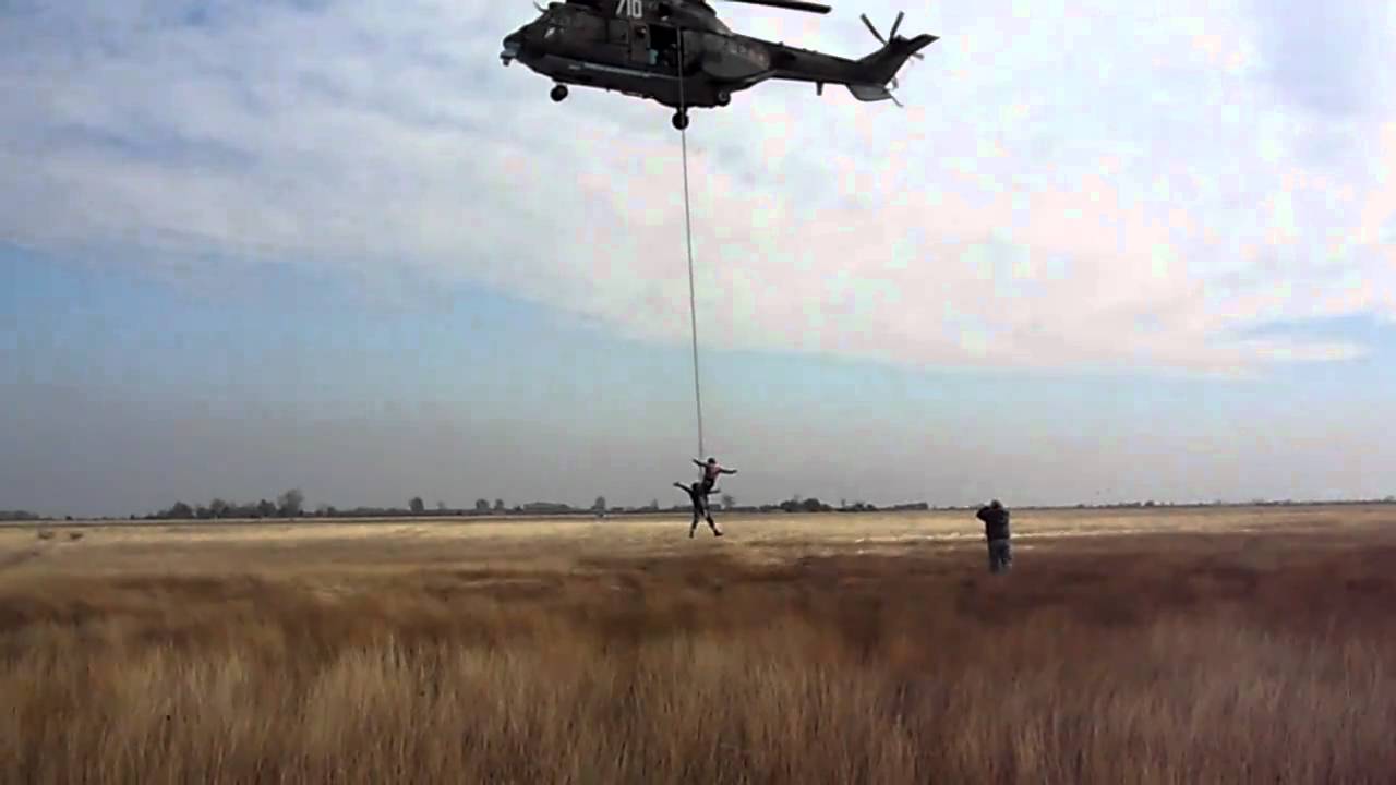 Fast rope descends and extraction from a military helicopter - YouTube
