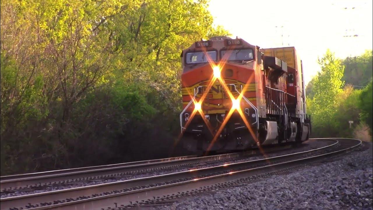 Early Evening BNSF “Z” Sweeps the Curve Near Burr Ridge, IL Heading into Willow Springs!! - YouTube