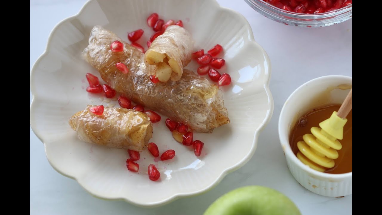 Baked Apple Pie Rice Paper Rolls - YouTube