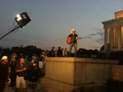 Brad Paisley Video Being Made at Lincoln Memorial - YouTube