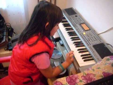Andreea Bica - O melodie populara - Primul cantec la orga! - YouTube